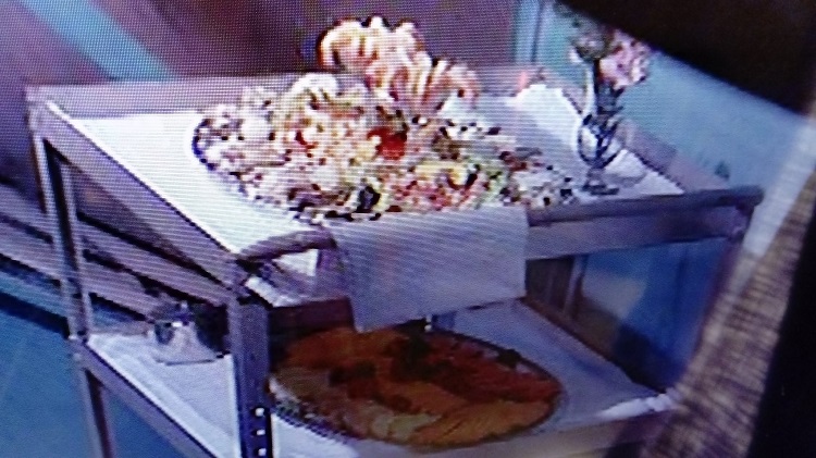 James Bond serves a seafood platter – James Bond Food